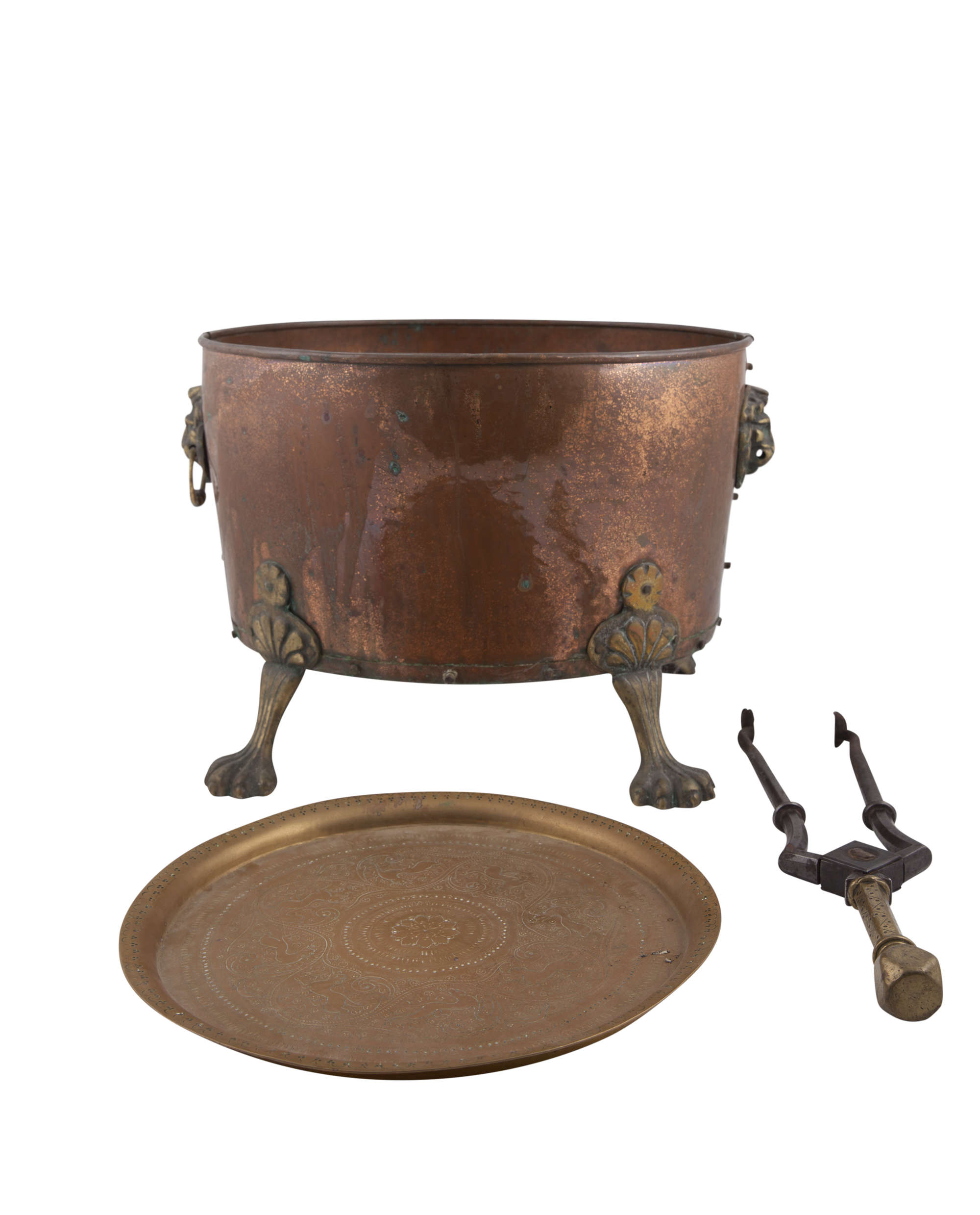LOT:45 | AN OVAL COPPER FUEL BUCKET, with brass lion's mask and ring ...